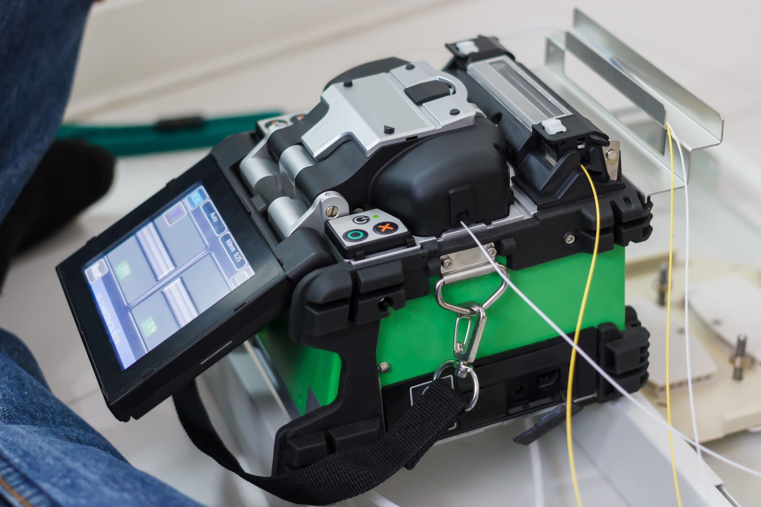 Fusion Splicing vs. Mechanical Splicing | FiberTechs